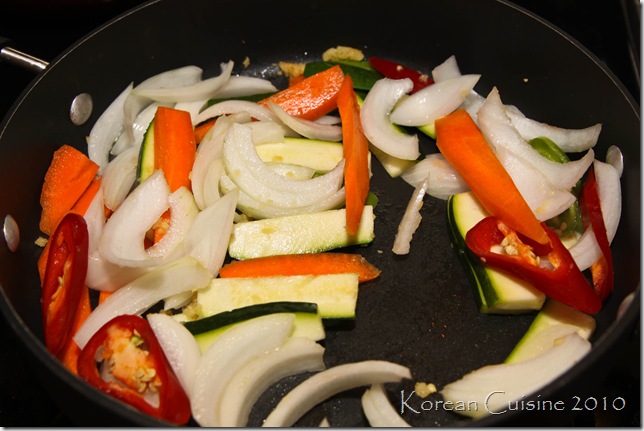 Korean Cuisine: Ojinguh Bokeum Version 2.0 - Squid Stir Fry - (오징어 볶음)
